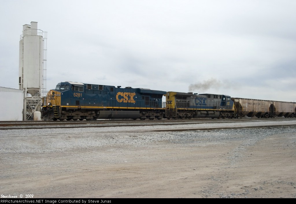 CSX 5281,451 G303 Gets ready to push cars back into the Memphis junction yard